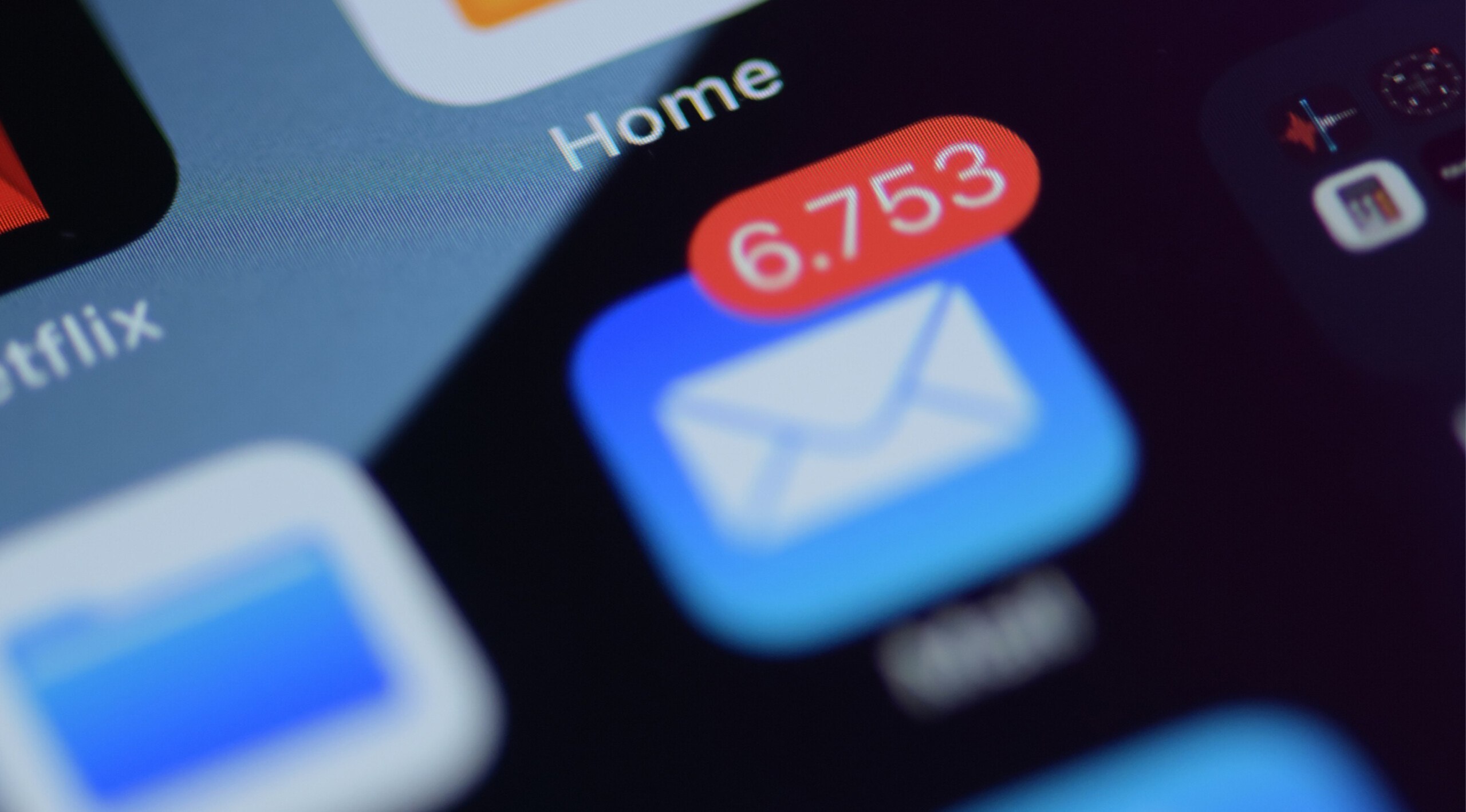 How to Reduce Email Overload With a Better Creative Feedback Process